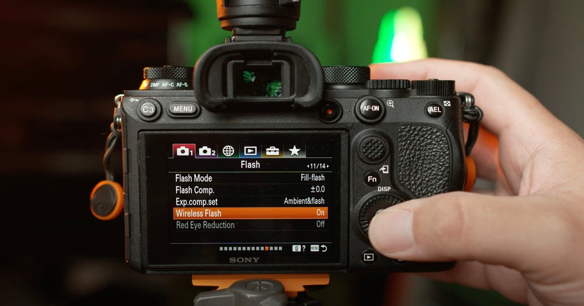 Lighting Quick Tip: How To Set-Up A Sony Radio Commander & Flash | Sony ...